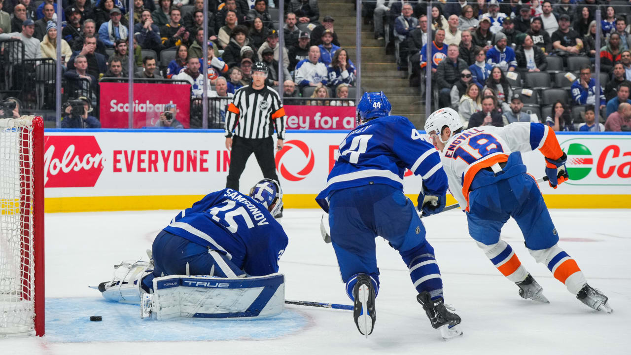 Engvall grabs back lead | NHL.com