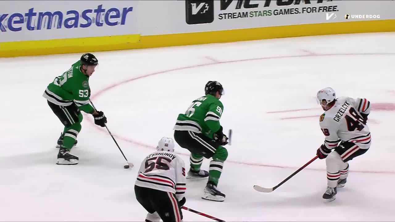 Hryckowian saute sur le retour du poteau | LNH.com