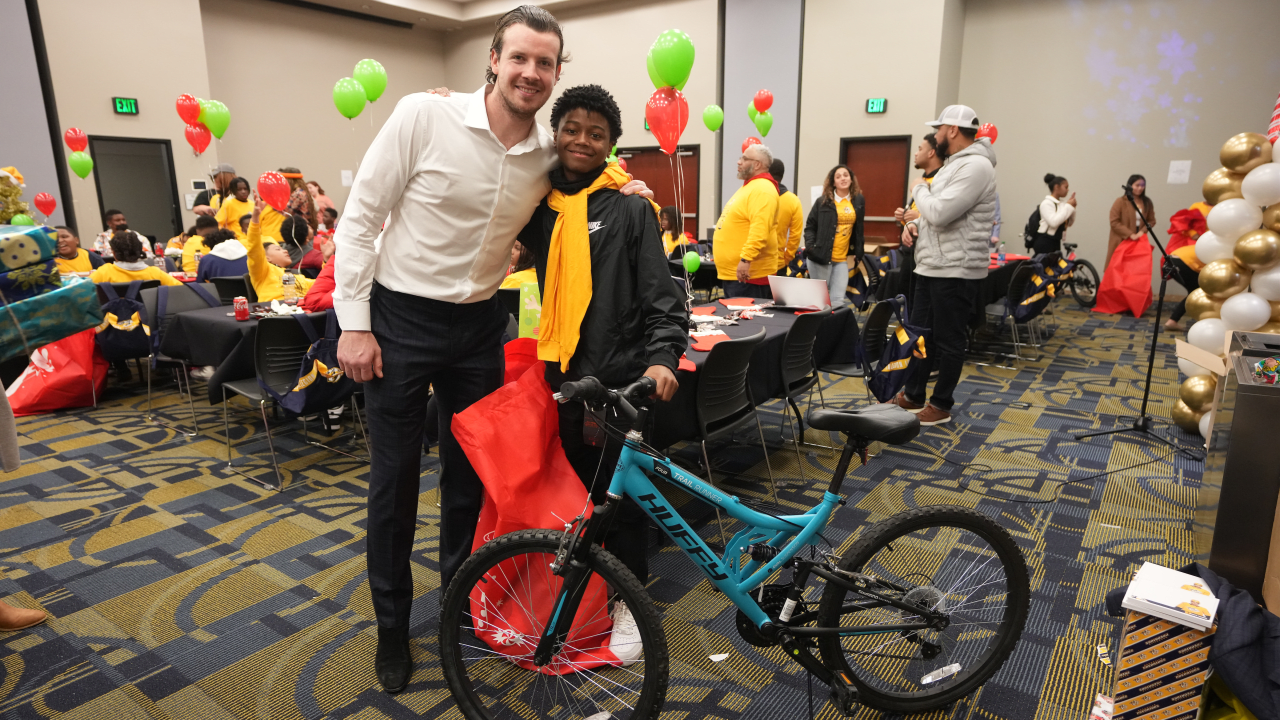 Preds Foundation, Players Spread Holiday Cheer at Annual Christmas ...