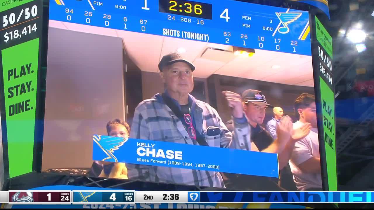 Blues fans give Kelly Chase ovation | NHL.com