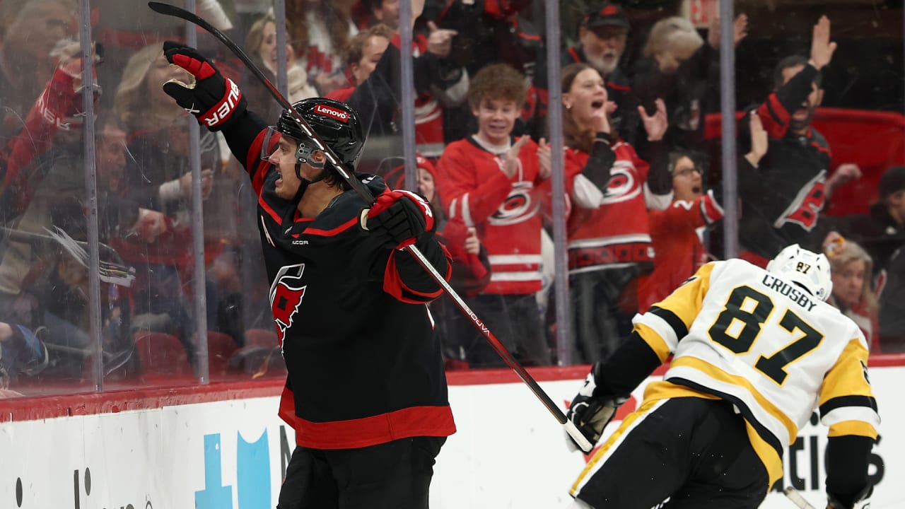 Jubilar Aho lässt die Hurricanes jubeln | NHL.com/de