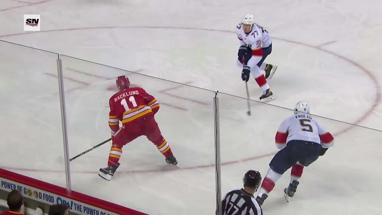 Backlund bat Knight dans la lucarne | LNH.com