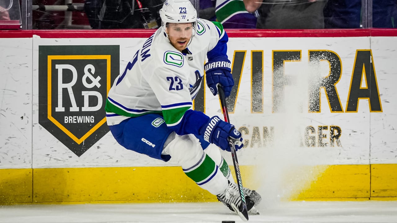 Lindholm Scores Two in Canucks Debut, Vancouver Overtakes Carolina 3-2 ...