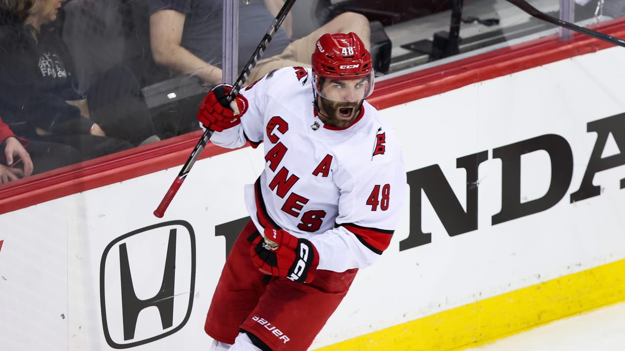 Martinook, le joueur de l'heure chez les Hurricanes | LNH.com