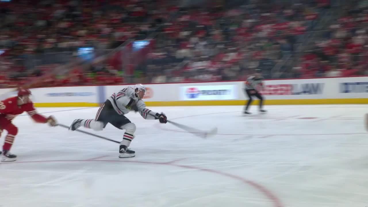 CHI@DET: Gibson with a great save against Oliver Moore | NHL.com