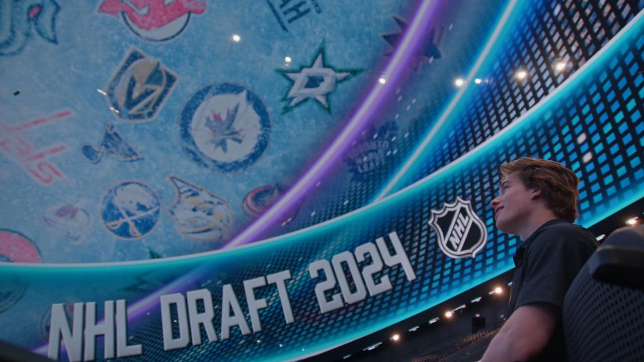 Celebrini tours Sphere | NHL.com