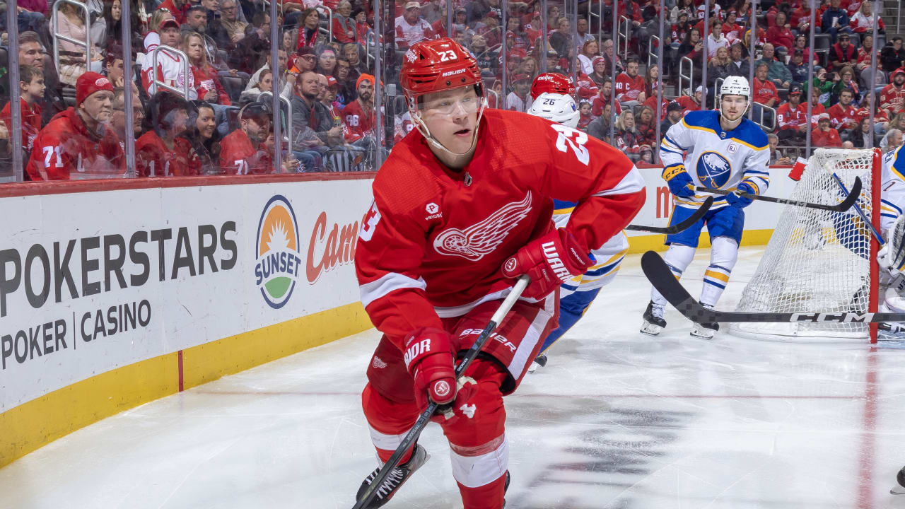 Raymond firma por ocho años más con los Red Wings | NHL.com/es