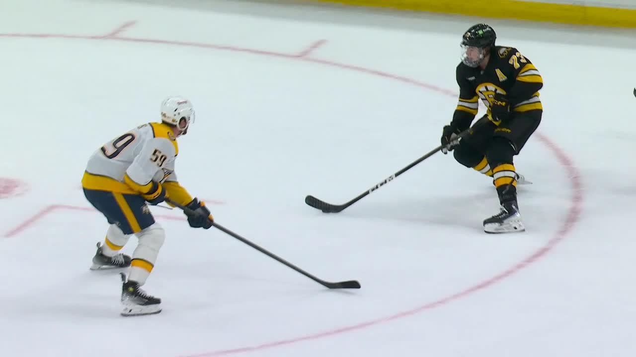 McAvoy rejoint Pastrnak en prolongation | LNH.com