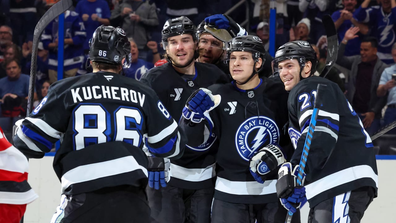 CAR@TBL: Point scores goal against Pyotr Kochetkov | NHL.com