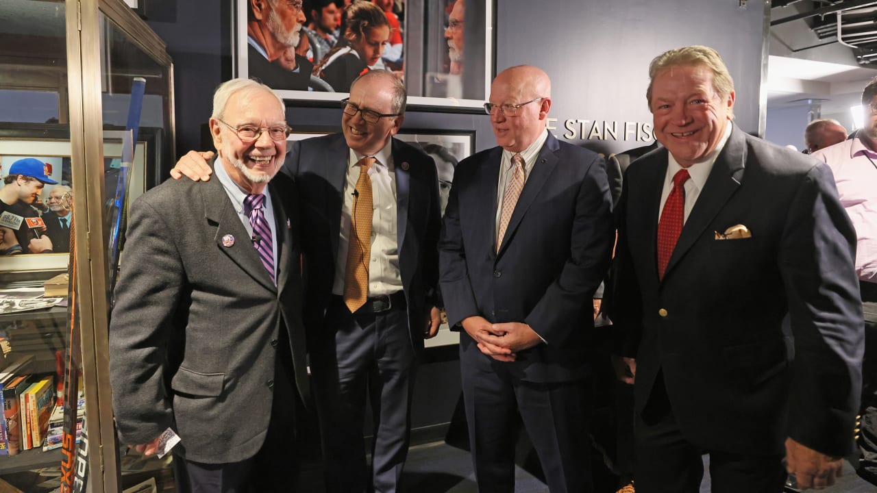Fischler honored by Islanders at UBS Arena | NHL.com