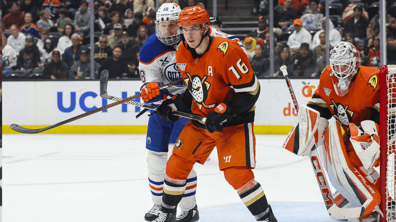 Strome Gives Ducks Late Lead | Anaheim Ducks