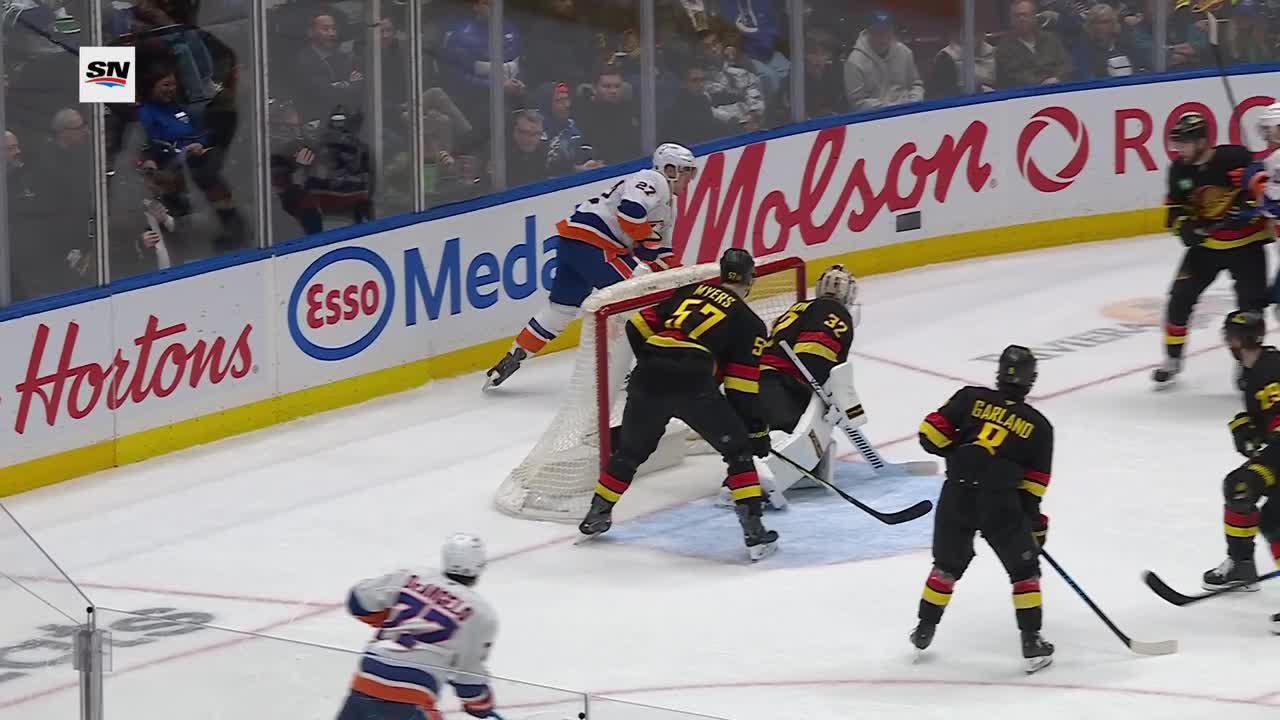 NYI@VAN: DeAngelo scores goal against Kevin Lankinen | New York Islanders