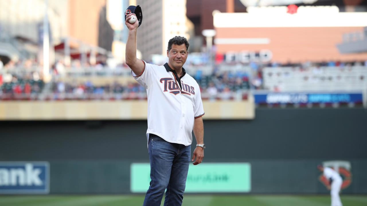 Wild GM Guerin throws out first pitch at Minnesota Twins game | NHL.com