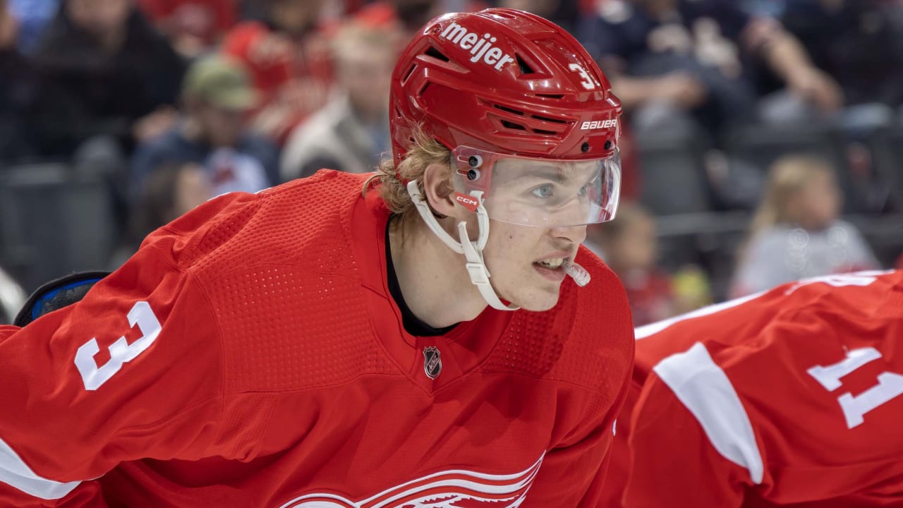 Edvinsson växer som person - siktar på plats i NHL | NHL.com/sv