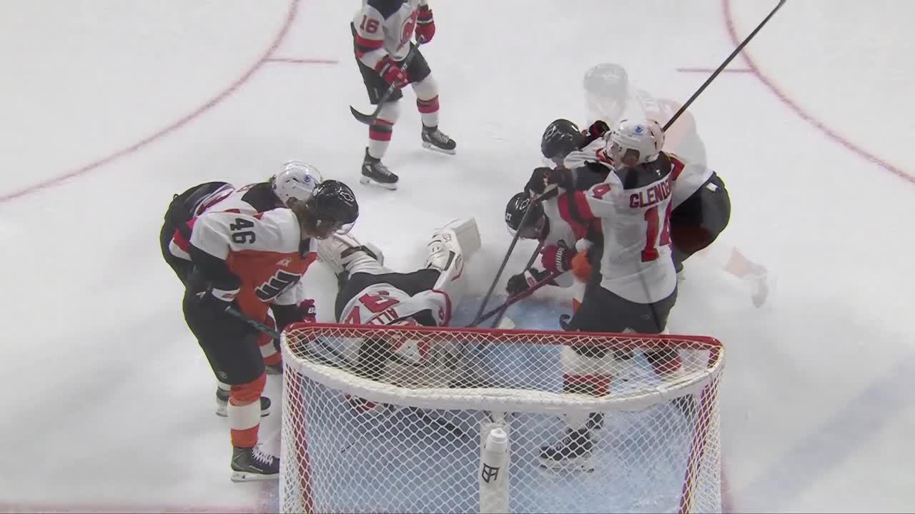 NJD@PHI: Allen effectue un bel arrêt contre Noah Cates | LNH.com