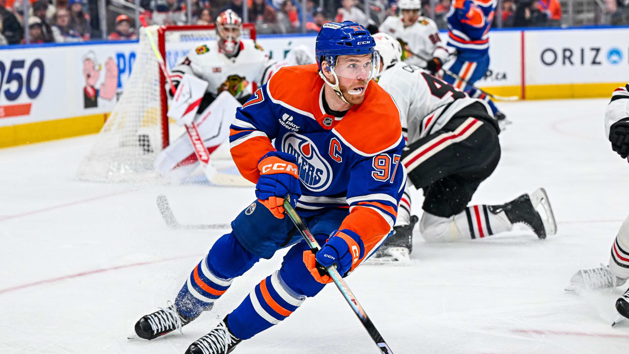 Oilers win 5th straight, defeat Blackhawks to move into tie for 1st in ...