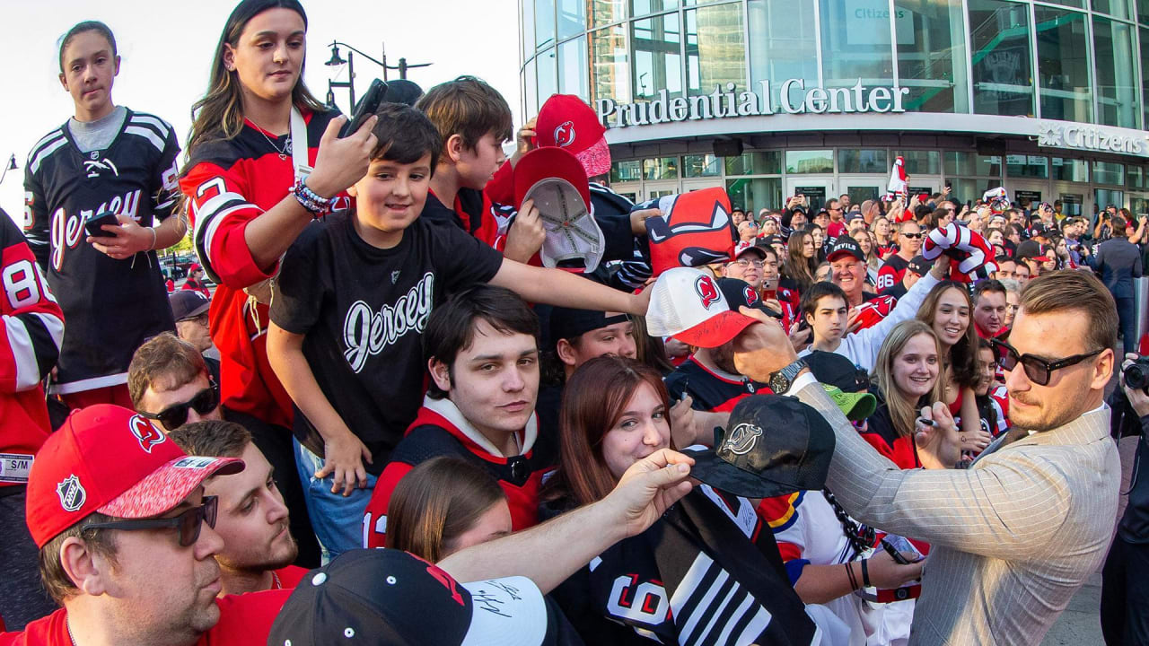 Devils Arrive on the Red Carpet | New Jersey Devils