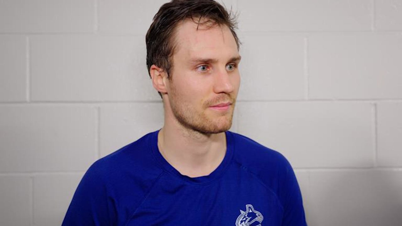 POSTGAME | Suter at Sharks | Vancouver Canucks