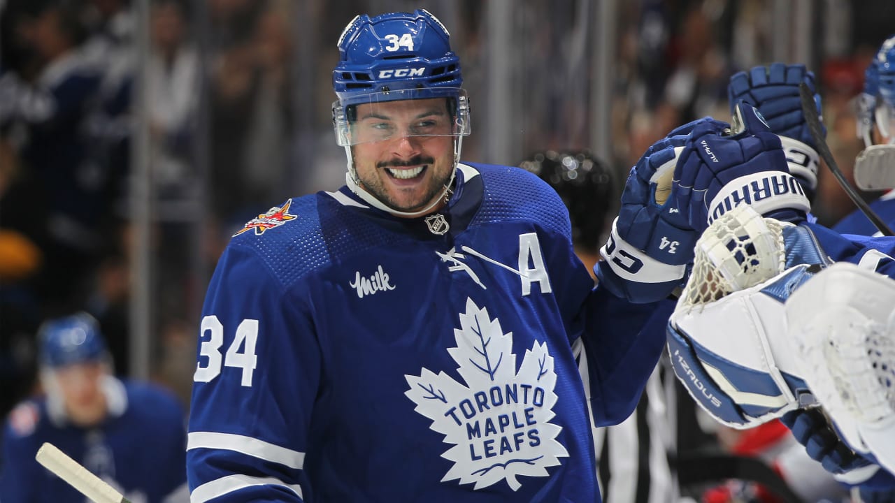 Matthews llega a 300 goles en emocionante juego inaugural | NHL.com/es