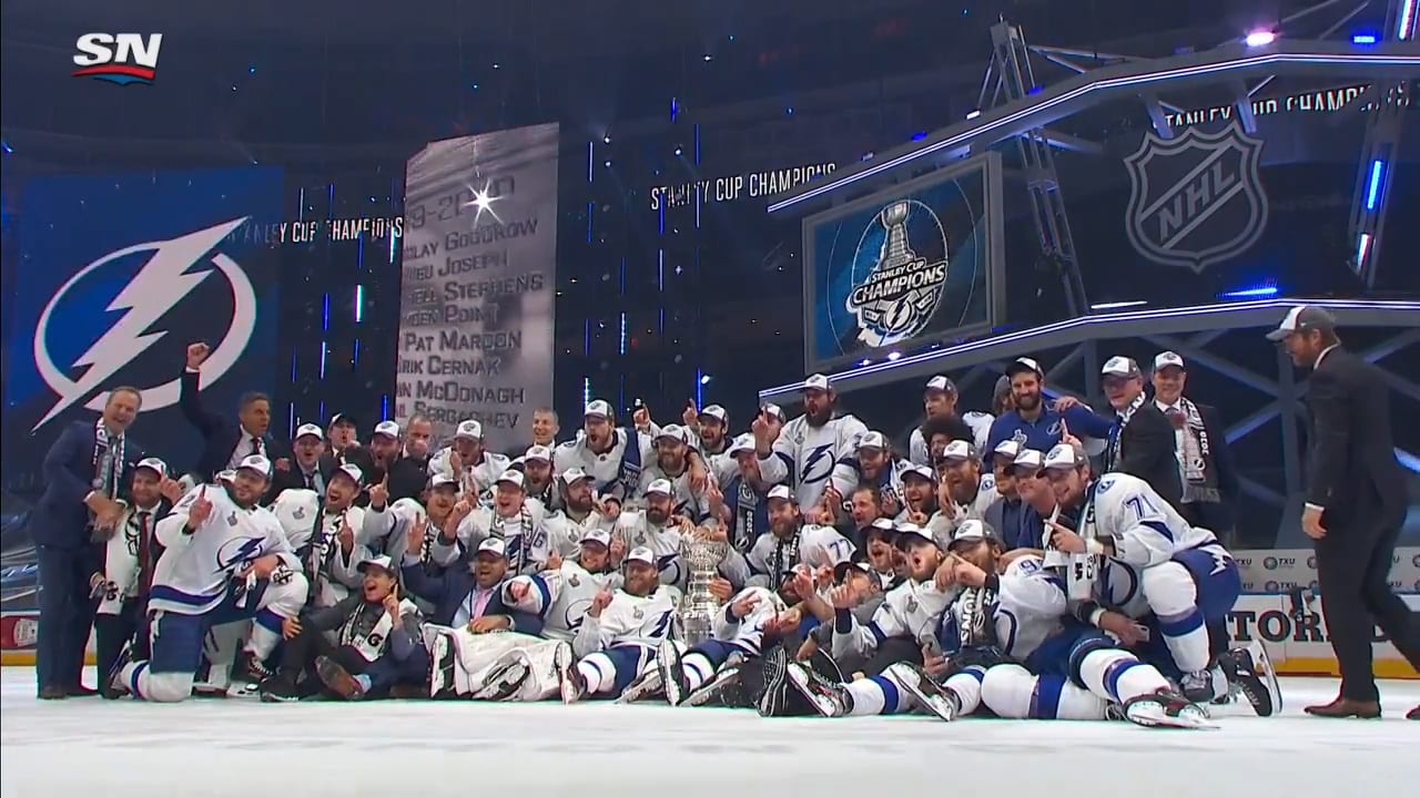 Lightning pose for team photo | NHL.com