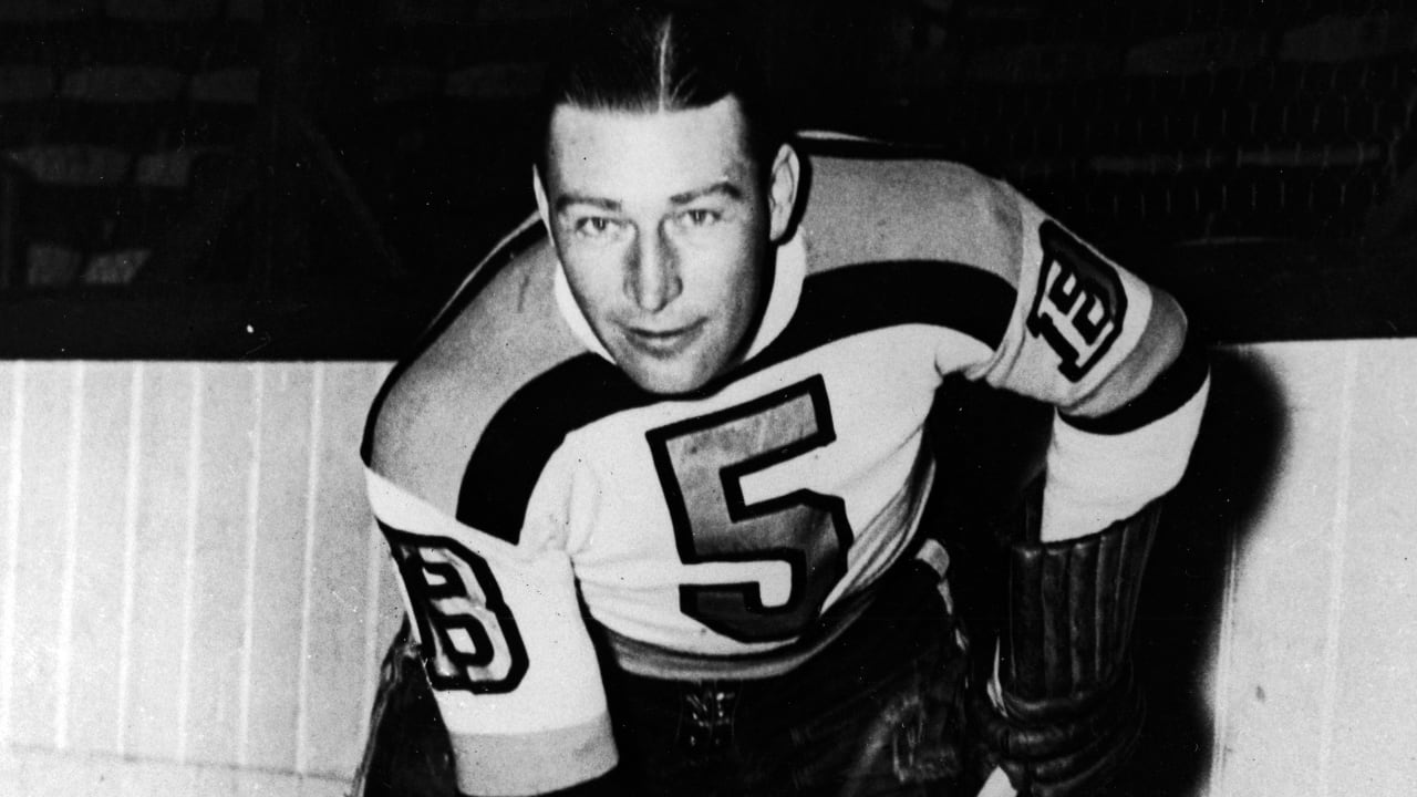 Nov. 27: Howe reaches three milestones | NHL.com