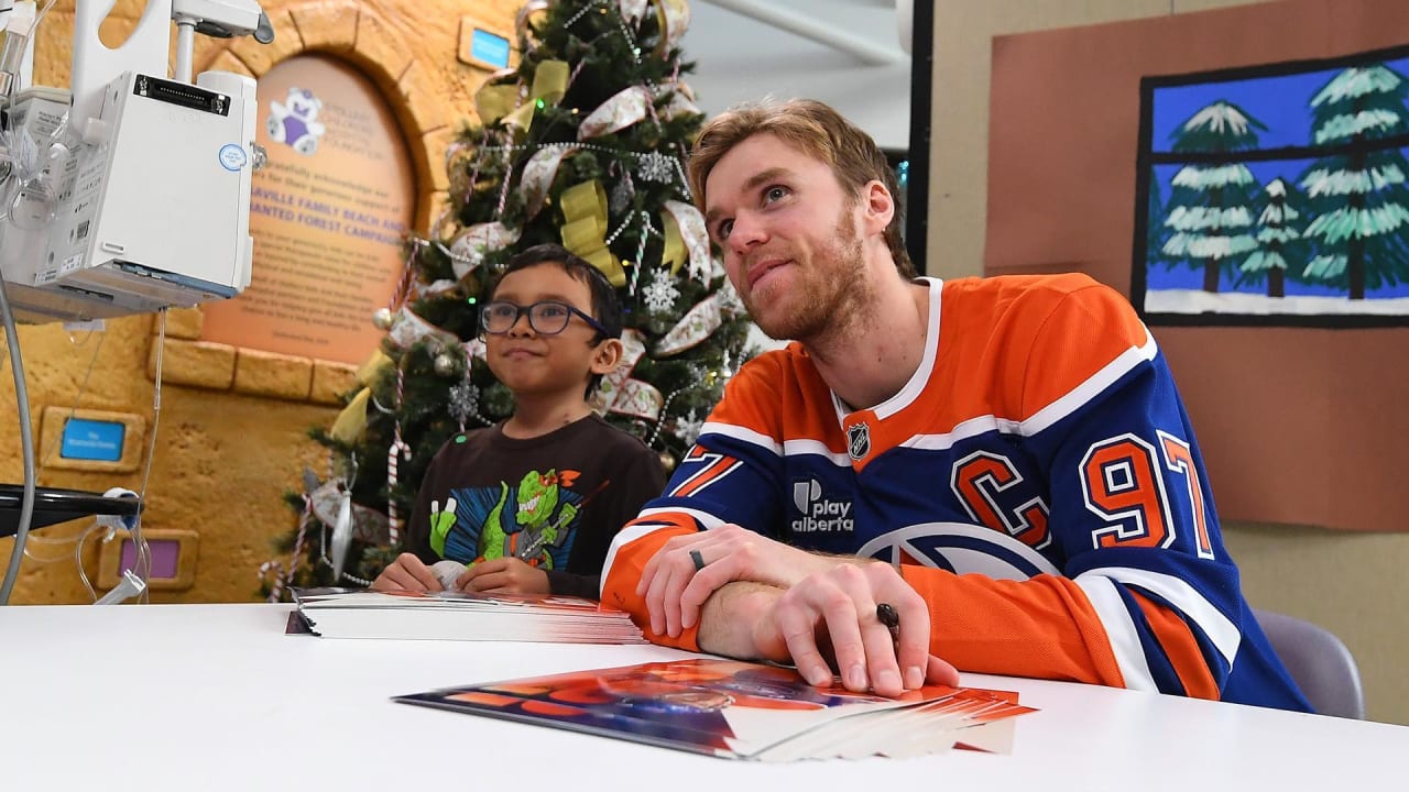 COMMUNITY | Oilers Holiday Visits | Edmonton Oilers