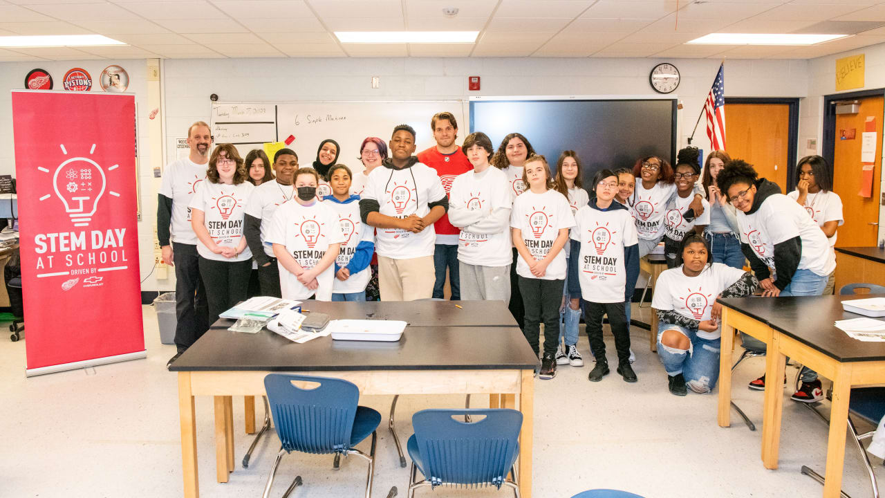 NOTEBOOK: Chiarot has 'a lot of fun' with STEM Day: At School | Detroit ...