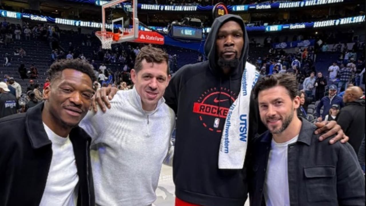 Penguins Malkin shares picture with teammates, NBA superstar Durant ...