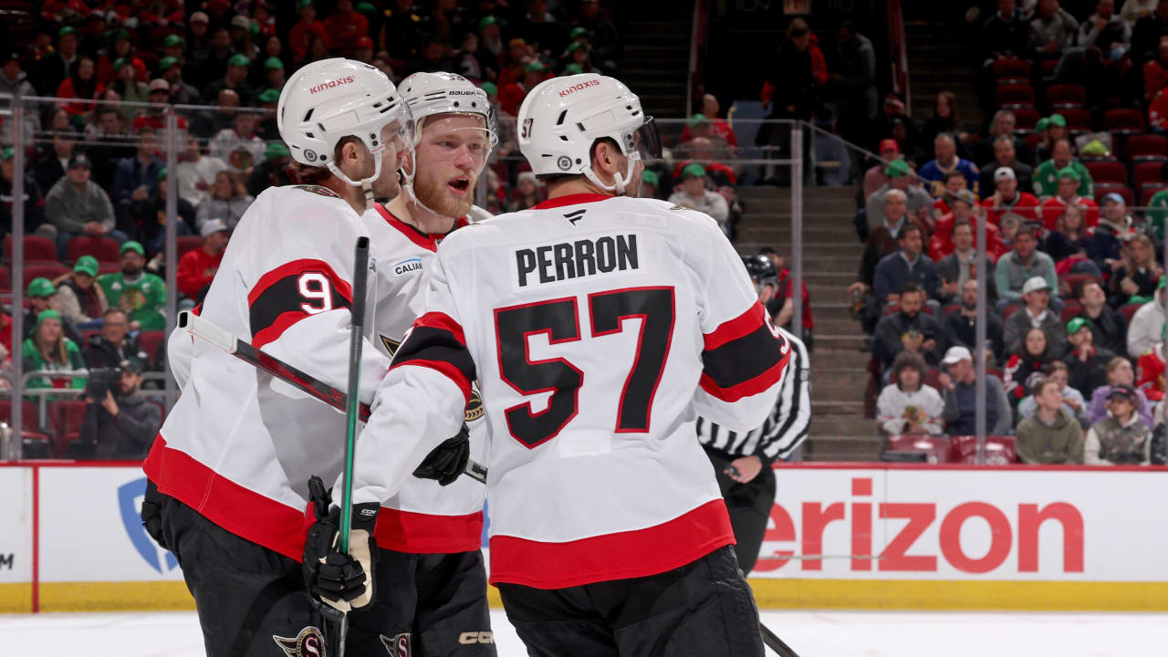 Perron bats it home to tie it up | NHL.com