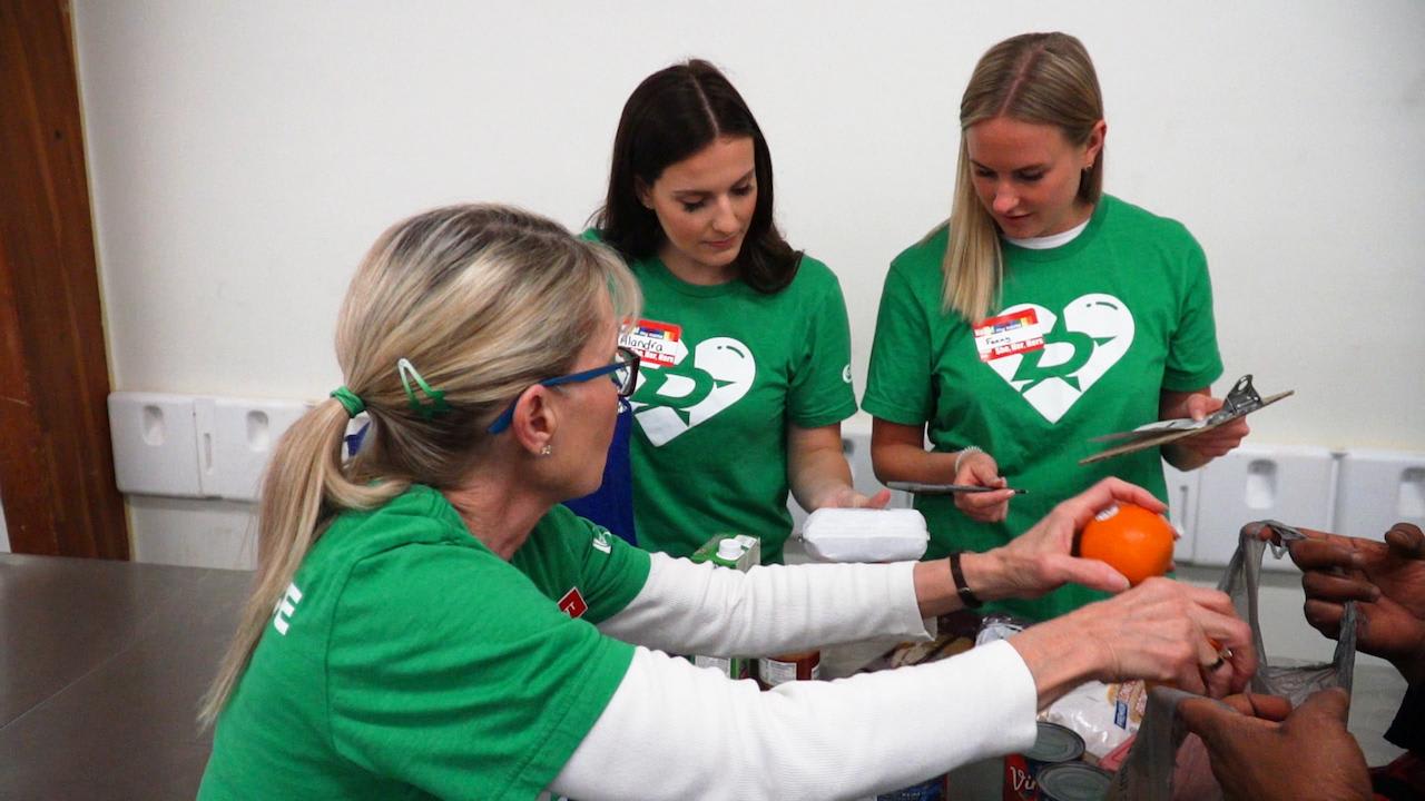 Foundation visits Resource Center | Dallas Stars