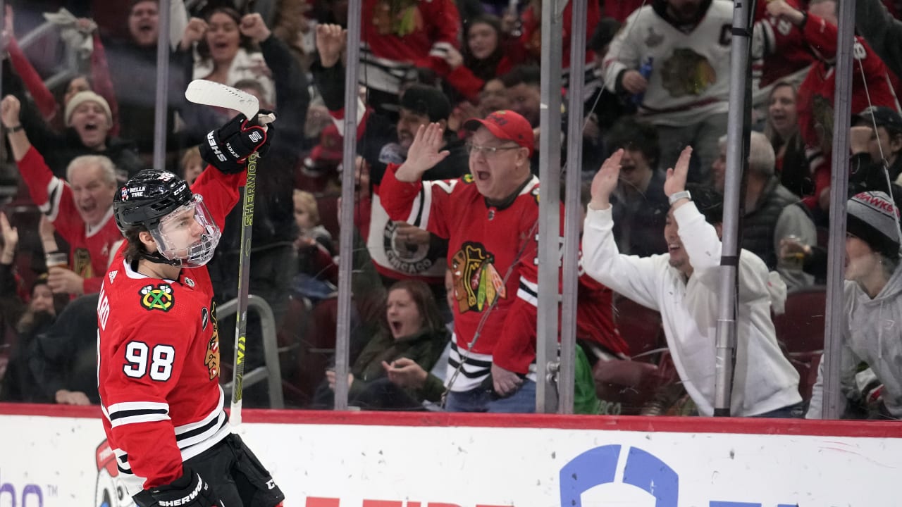 Un peu de lumière pour Bedard et les Blackhawks | LNH.com