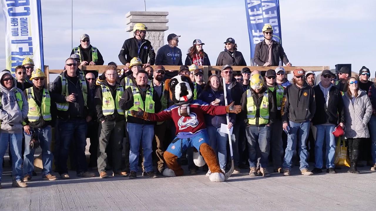 Landeskog visits Kiewit Site | Colorado Avalanche