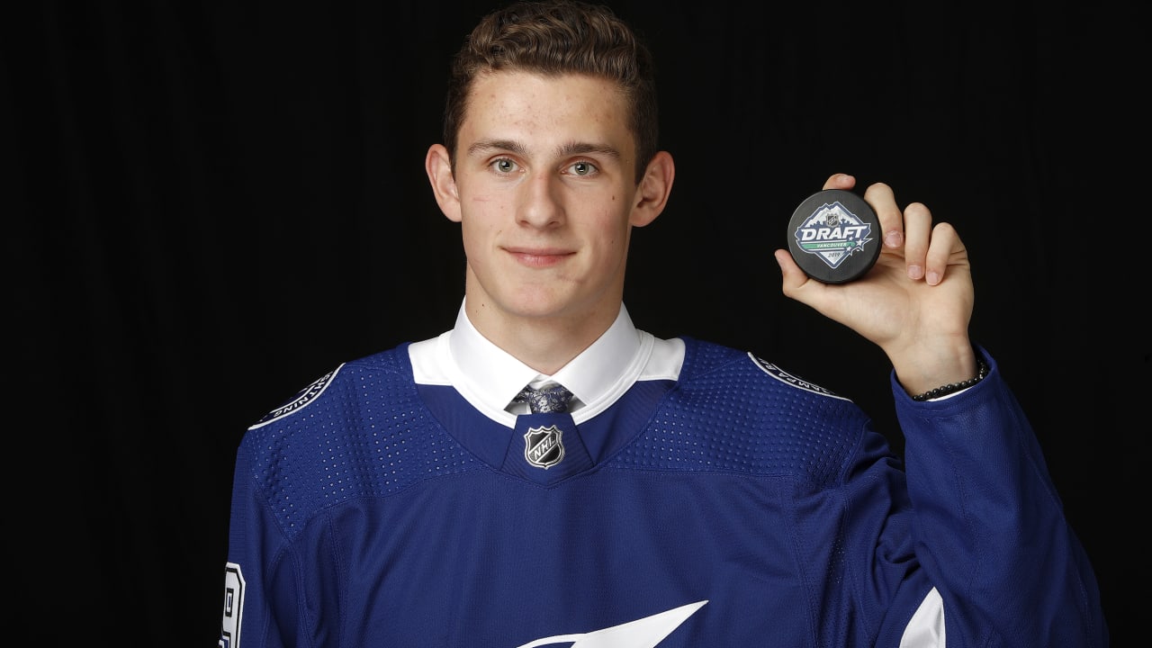 Nolan Foote s'entend avec le Lightning | LNH.com