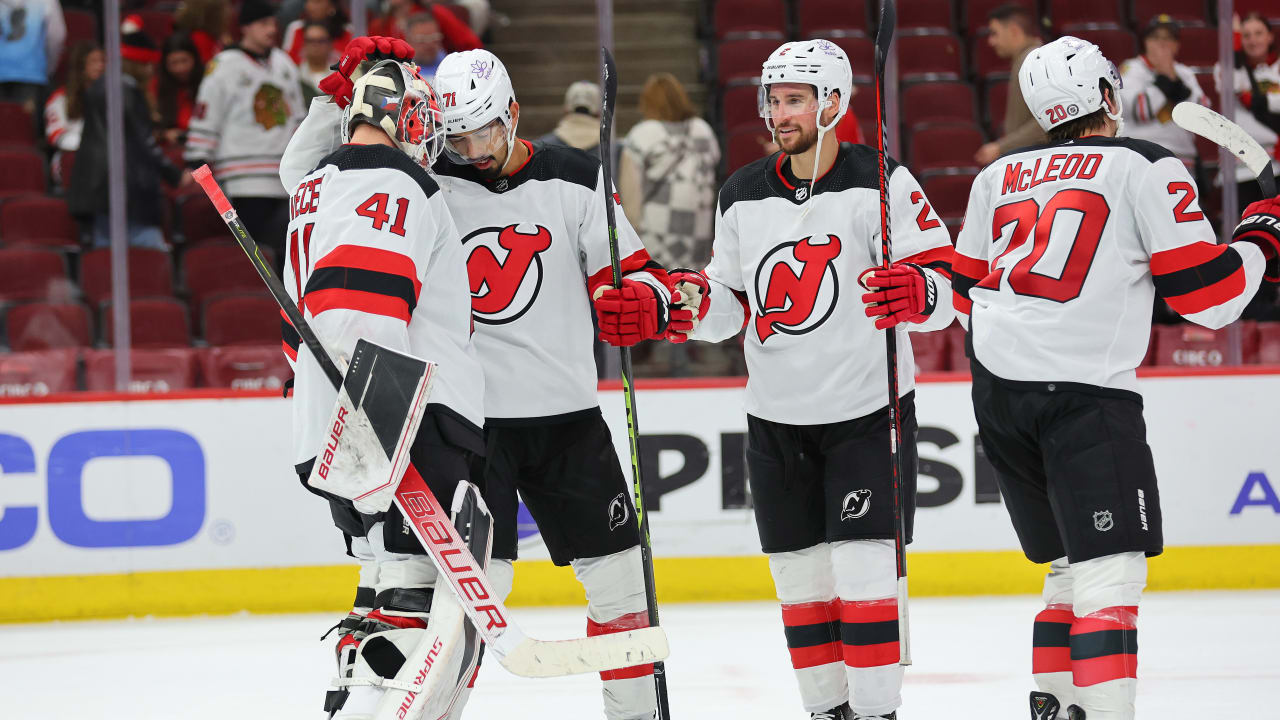 Les Devils défont les Blackhawks en l'absence de Jack Hughes | LNH.com