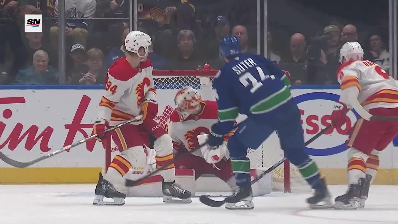 CGY@VAN: Suter scores goal against Dan Vladar | Vancouver Canucks