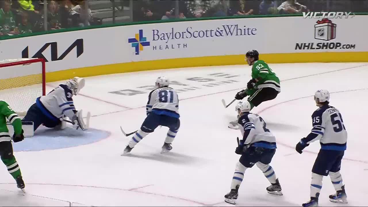 WPG@DAL: Johnston scores goal against Connor Hellebuyck | Dallas Stars
