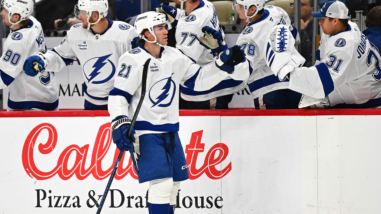 Point whips in a shot upstairs | NHL.com