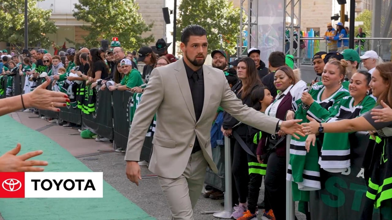 2023-24 Victory Green Carpet Walk | Dallas Stars
