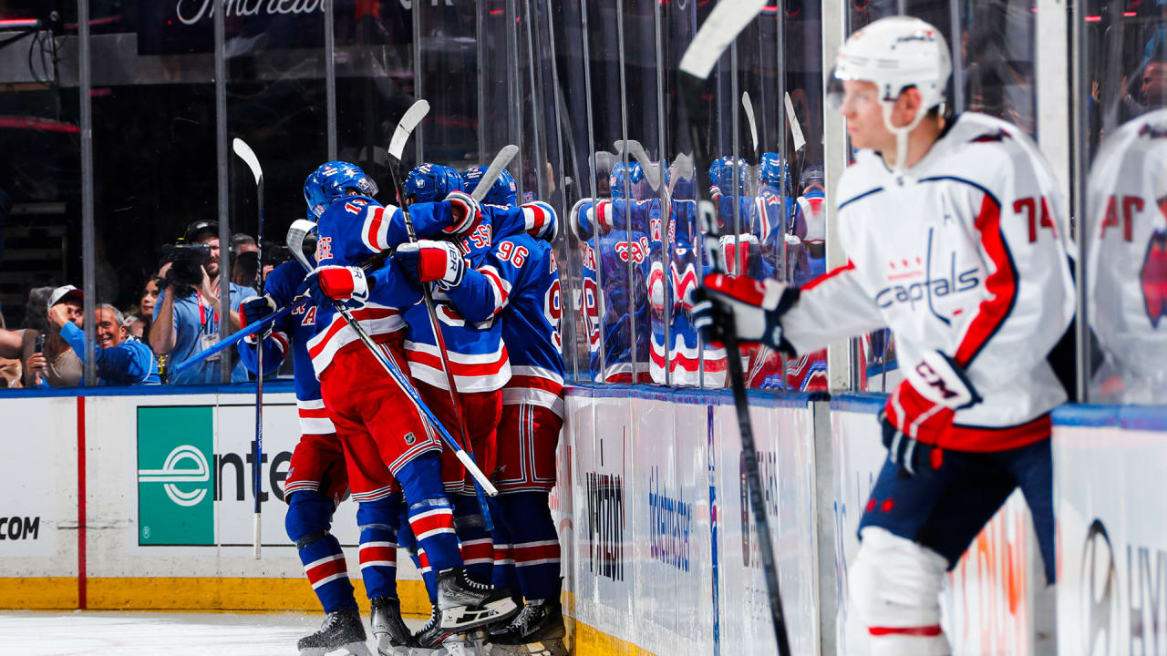 Roslovic wires in a PPG | NHL.com