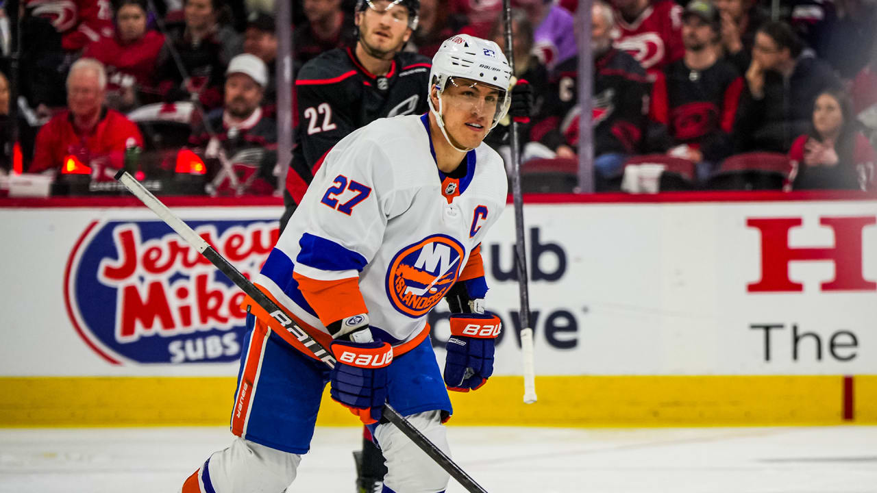 Lee nets PPG on the backhand | NHL.com