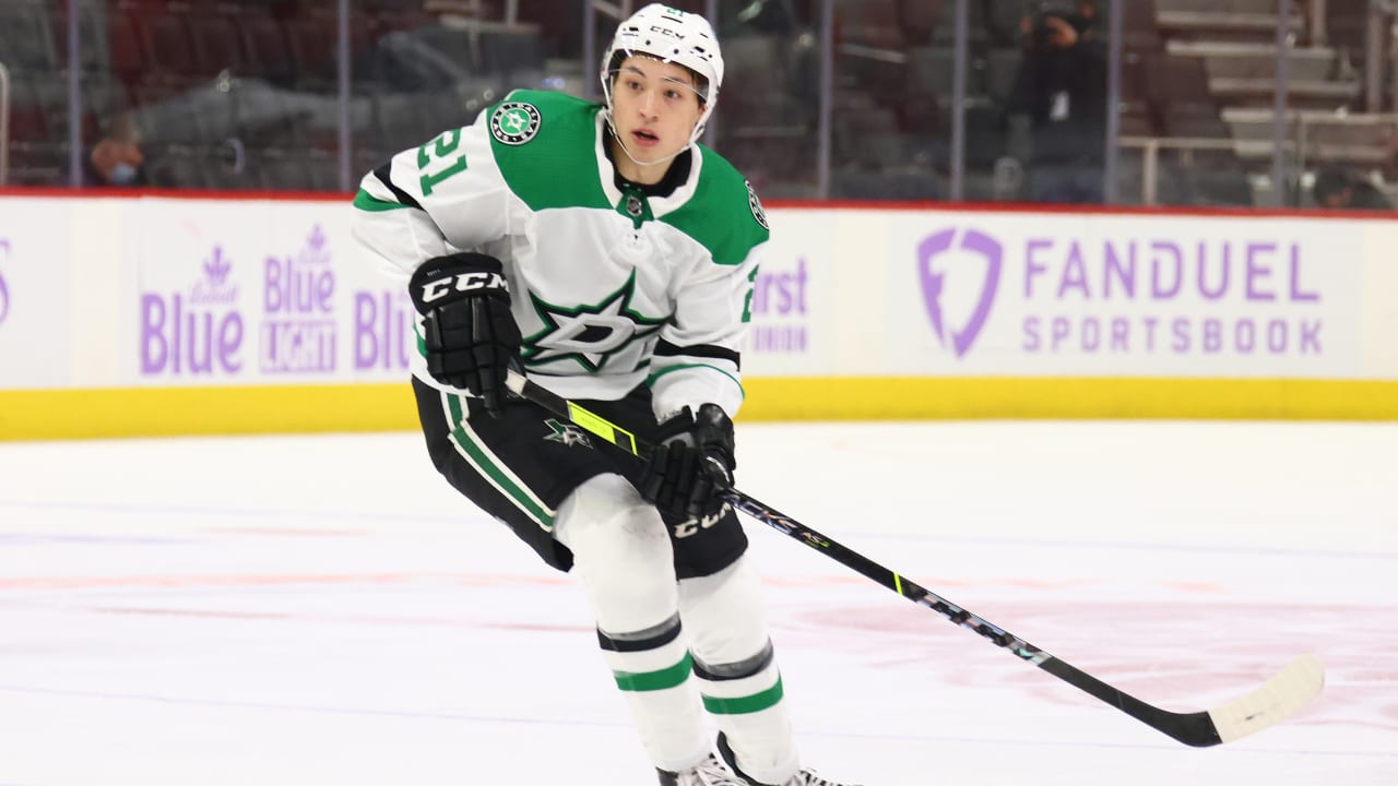 Robertson of Stars embraces being role model for Asian Americans | NHL.com