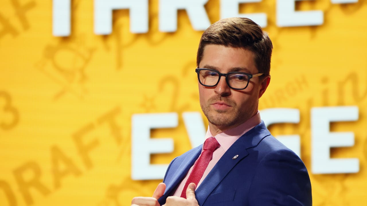 Dubas conservera le poste de DG des Penguins cette saison | LNH.com