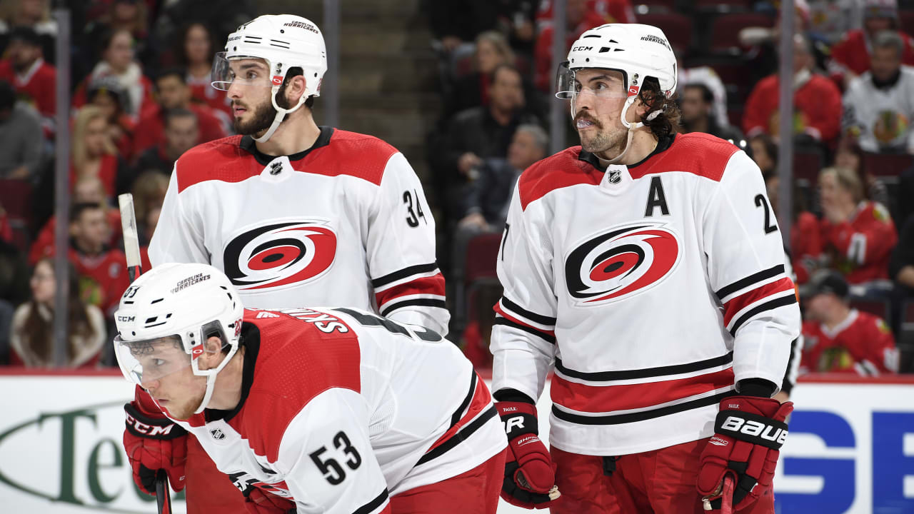 Faulk et Skinner au cœur de rumeurs de transactions en Caroline | LNH.com