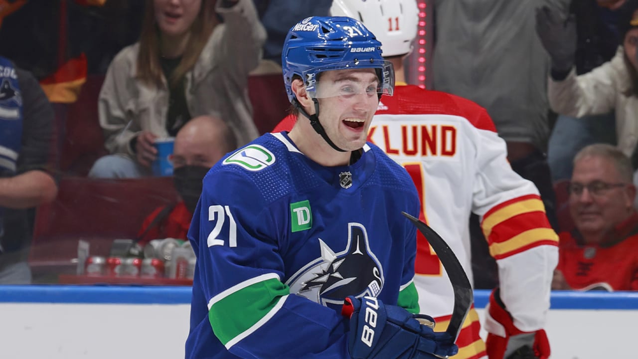 Hoglander strikes first on tic-tac-toe | NHL.com