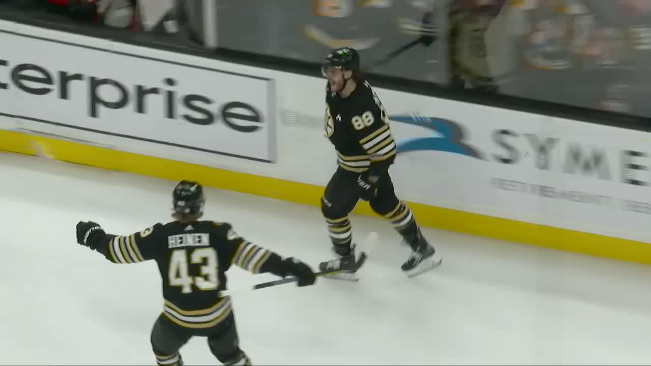 Pastrnak nets 345th goal, completes hat trick | NHL.com