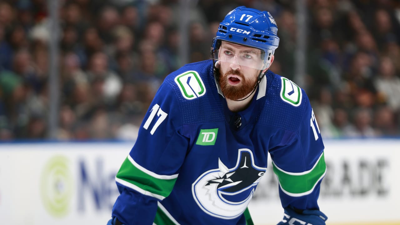 Já na tebe, ty na mě. Hronek po boku Hughese rozkvétá | NHL.com/cs