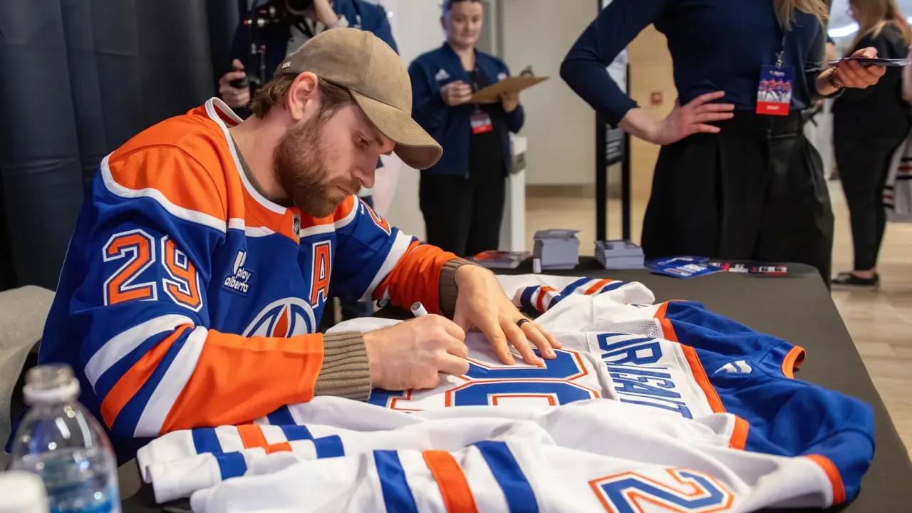 WEM Autograph Session (Nov. 27) | Edmonton Oilers