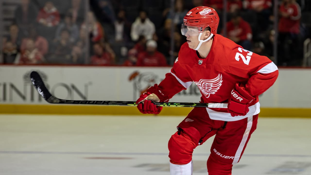 Raymond jobbar sig ur svacka: "Försöker för mycket" | NHL.com/sv