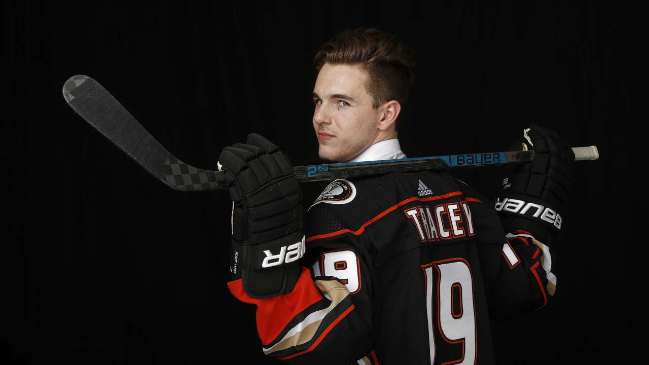 Tracey impressionne les Ducks avec son éthique de travail | LNH.com