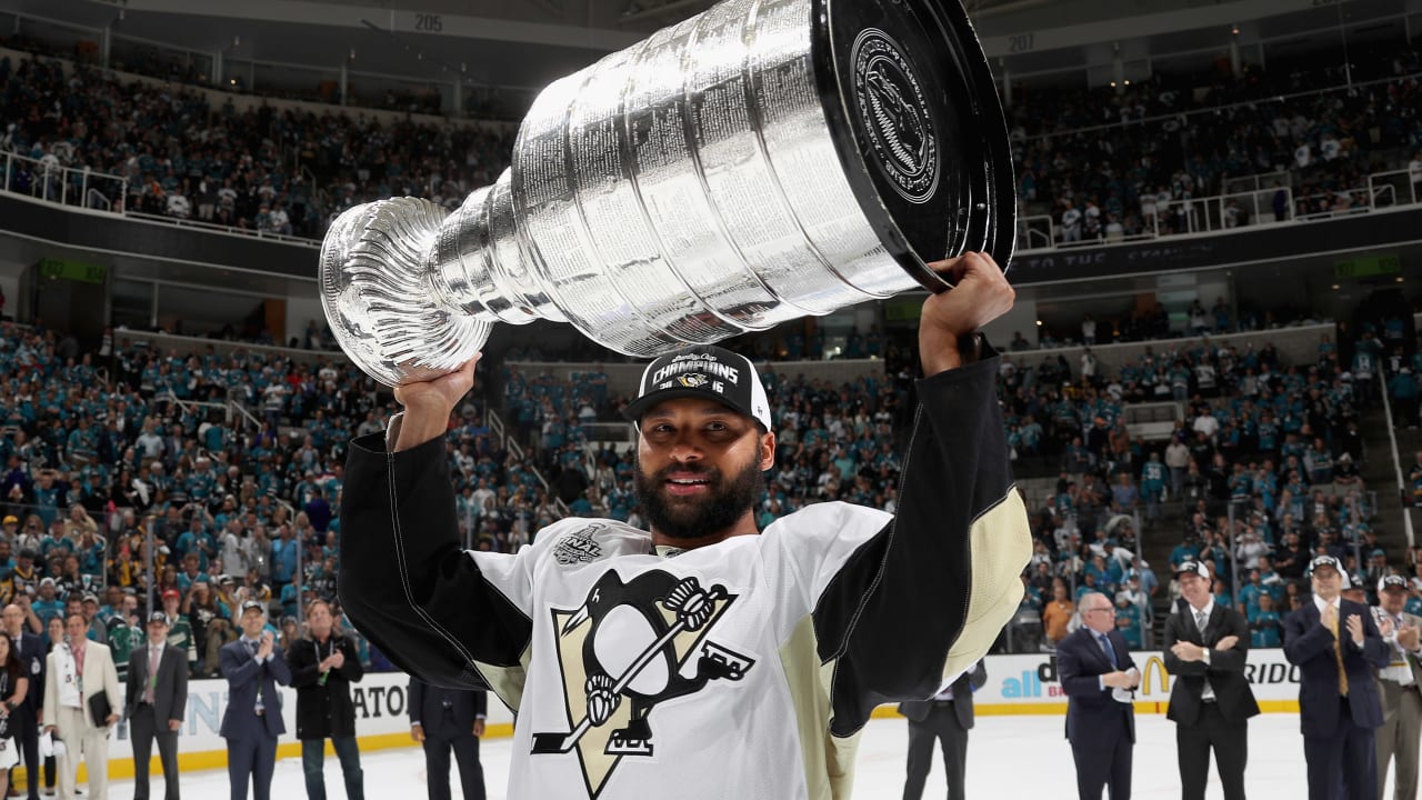 Trevor Daley celebrates with Cup in Toronto | NHL.com
